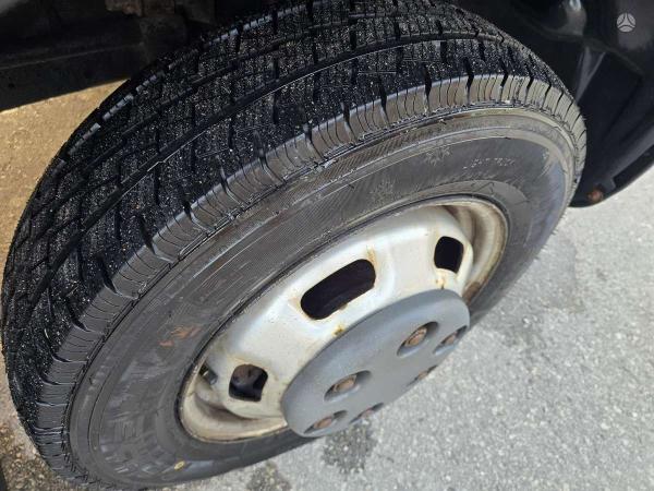 Balts Iveco Daily 2005 Radviliškis, ar dzinēja tilpumu 2.80 L un nobraukumu 337 tūkst. km par 4750 €, foto 10 vietnē AUTOMOTO.COM.LV