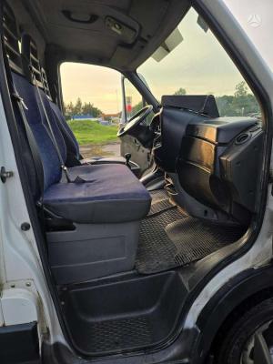 Balts Iveco Daily 2005 Radviliškis, ar dzinēja tilpumu 2.80 L un nobraukumu 337 tūkst. km par 4750 €, foto 13 vietnē AUTOMOTO.COM.LV