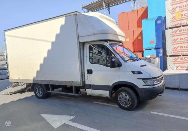 Белый Ивеко Дейли 2005 в Каунас, объемом двигателя 2.80 л и пробегом 520 тыс. км за 4700 €, фото 1 на AUTOMOTO.COM.LV