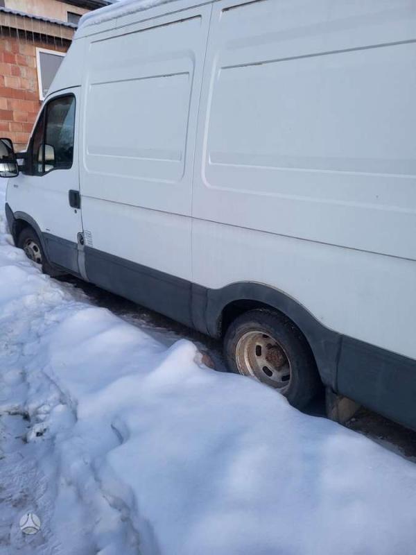 White Iveco Daily 2006 in Alytus, with an engine capacity of 3.00 L and mileage of 380 thousand km for 2000 €, photo 2 on AUTOMOTO.COM.LV