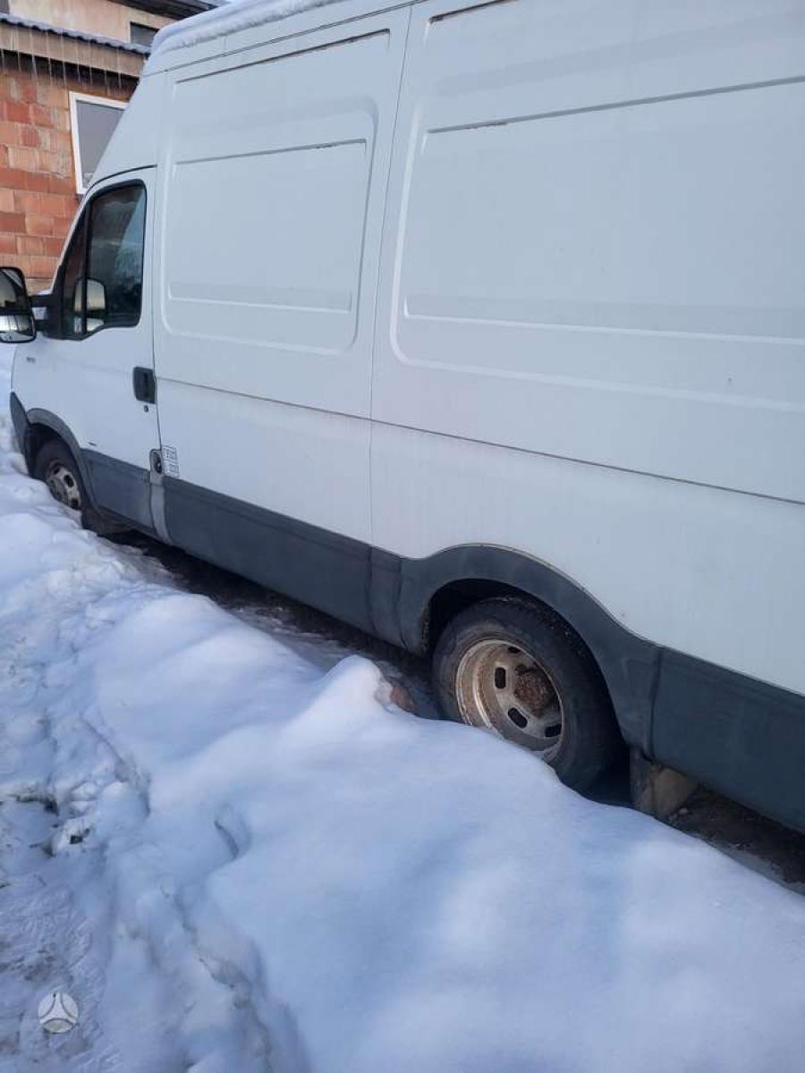 White Iveco Daily 2006 in Alytus, with an engine capacity of 3.00 L and mileage of 380 thousand km for 2000 €, photo 2 on AUTOMOTO.COM.LV