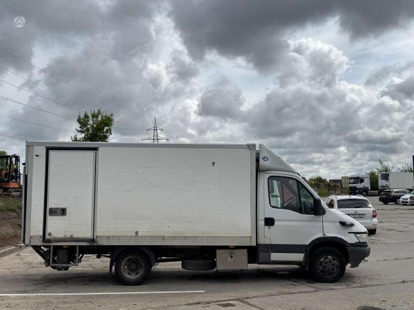 Balts Iveco Daily 2006 Klaipėda, ar dzinēja tilpumu 3.00 L un nobraukumu 366 tūkst. km par 2200 €, foto 6 vietnē AUTOMOTO.COM.LV