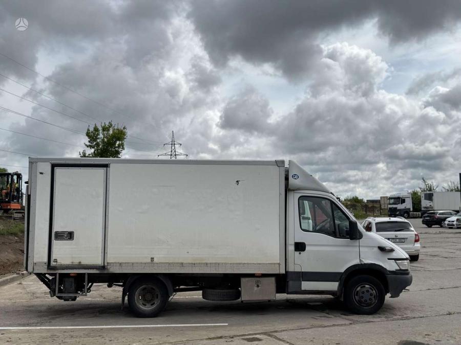 Balts Iveco Daily 2006 Klaipėda, ar dzinēja tilpumu 3.00 L un nobraukumu 366 tūkst. km par 2200 €, foto 7 vietnē AUTOMOTO.COM.LV