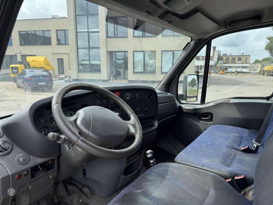 Balts Iveco Daily 2006 Klaipėda, ar dzinēja tilpumu 3.00 L un nobraukumu 366 tūkst. km par 2200 €, foto 11 vietnē AUTOMOTO.COM.LV