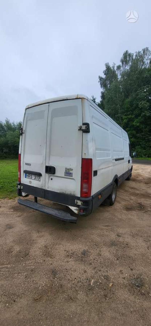 White Iveco Daily 2006 in Vilnius, with an engine capacity of 3.00 L and mileage of 265 thousand km for 1210 €, photo 3 on AUTOMOTO.COM.LV