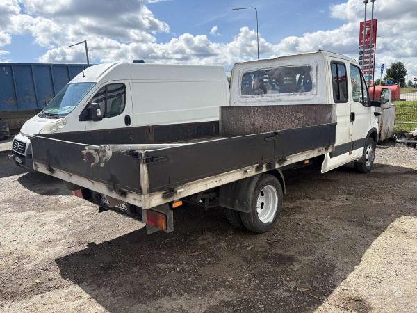 White Iveco Daily 2006 in Siauliai, with an engine capacity of 3.00 L and mileage of 270 thousand km for 2550 €, photo 5 on AUTOMOTO.COM.LV