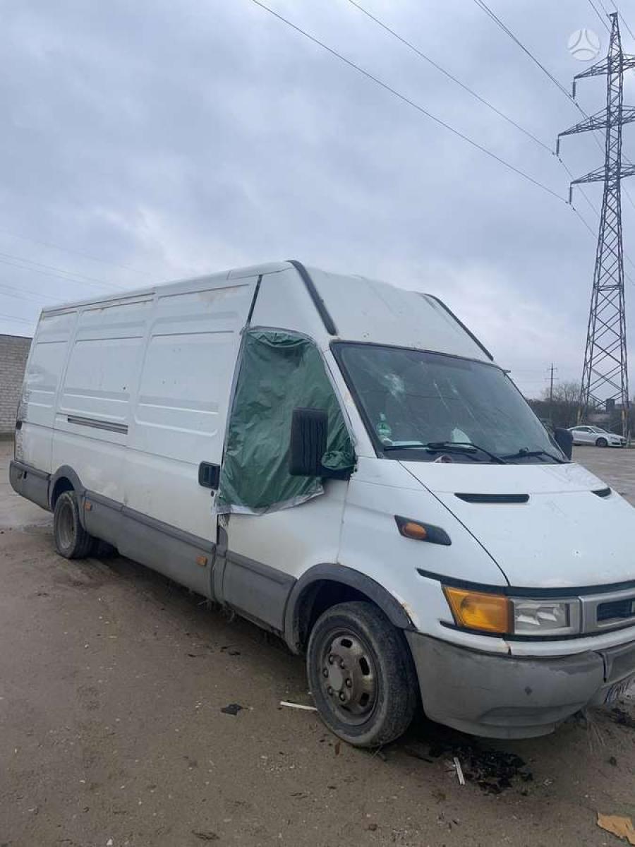 Balts Iveco Daily 2006 Kauņa, ar dzinēja tilpumu 2.80 L un nobraukumu 400 tūkst. km par 1100 €, foto 1 vietnē AUTOMOTO.COM.LV