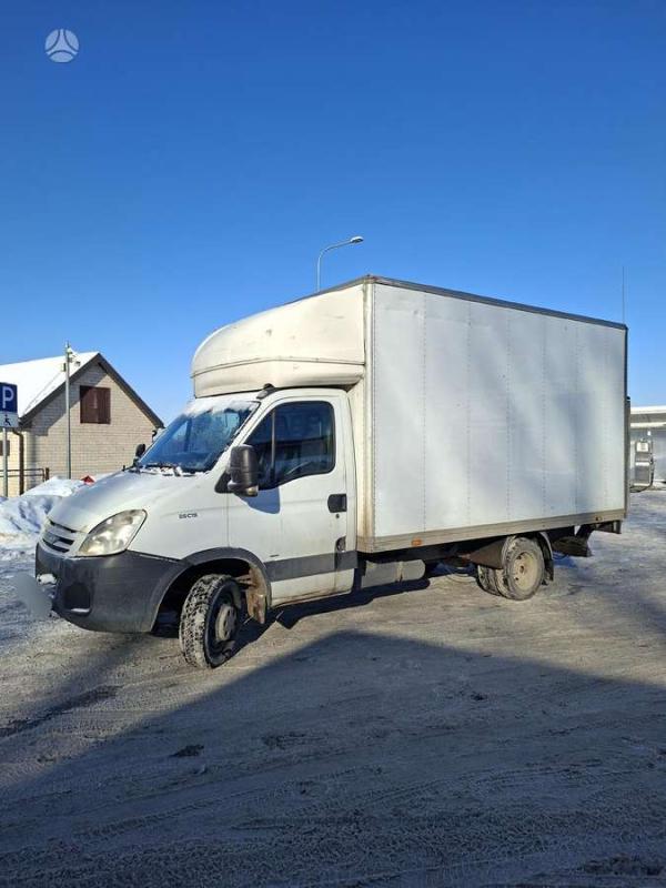 White Iveco Daily 2007 in Jurbarkas, with an engine capacity of 3.00 L and mileage of 330 thousand km for 6650 €, photo 1 on AUTOMOTO.COM.LV