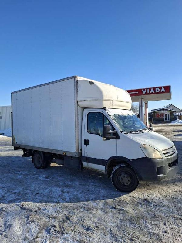 White Iveco Daily 2007 in Jurbarkas, with an engine capacity of 3.00 L and mileage of 330 thousand km for 6650 €, photo 2 on AUTOMOTO.COM.LV
