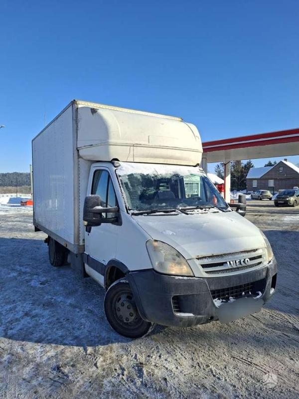 White Iveco Daily 2007 in Jurbarkas, with an engine capacity of 3.00 L and mileage of 330 thousand km for 6650 €, photo 7 on AUTOMOTO.COM.LV