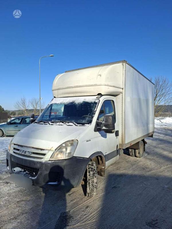 White Iveco Daily 2007 in Jurbarkas, with an engine capacity of 3.00 L and mileage of 330 thousand km for 6650 €, photo 8 on AUTOMOTO.COM.LV