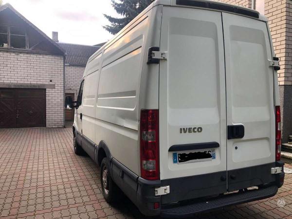 White Iveco Daily 2007 in Kaunas, with an engine capacity of 2.30 L and mileage of 152 thousand km for 4300 €, photo 3 on AUTOMOTO.COM.LV