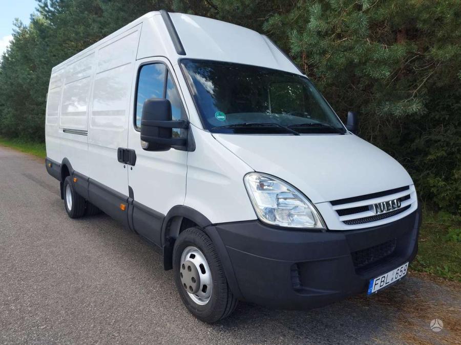 White Iveco Daily 2007 in Kedainiai, with an engine capacity of 3.00 L and mileage of 238 thousand km for 4700 €, photo 1 on AUTOMOTO.COM.LV