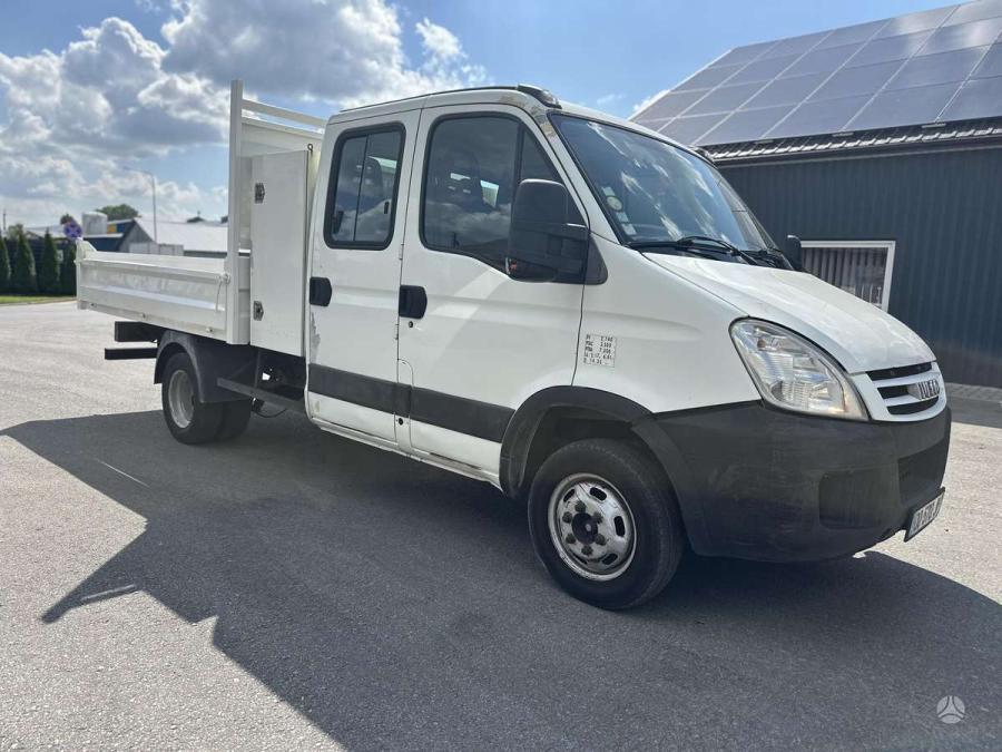 White Iveco Daily 2008 in Taurage, with an engine capacity of 2.30 L and mileage of 235 thousand km for 7200 €, photo 4 on AUTOMOTO.COM.LV
