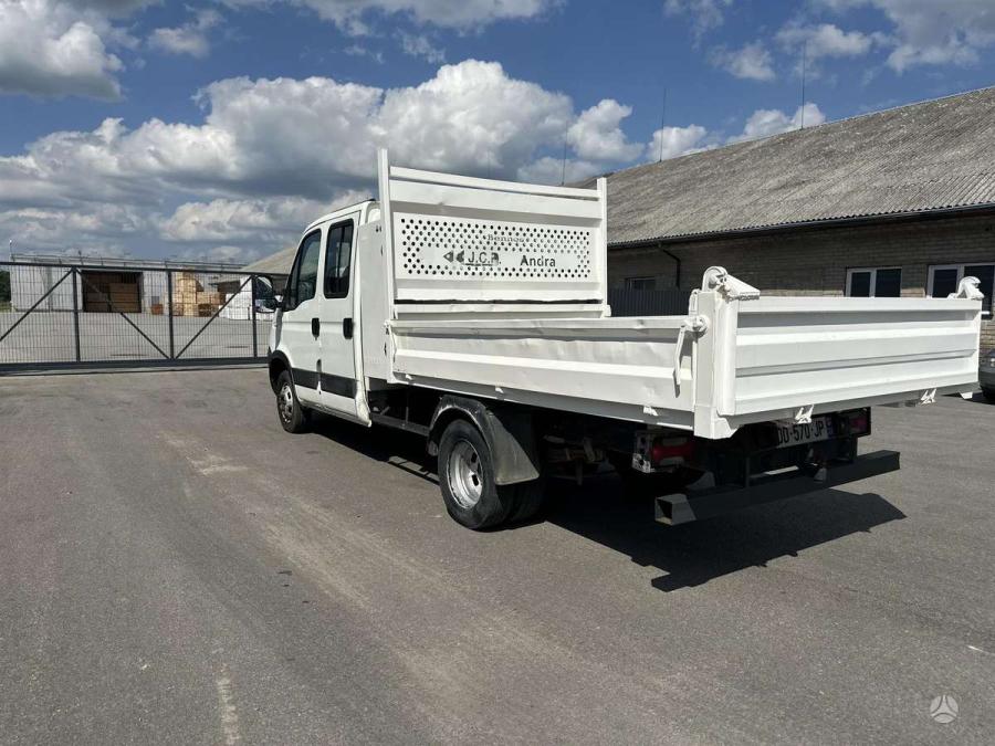 White Iveco Daily 2008 in Taurage, with an engine capacity of 2.30 L and mileage of 235 thousand km for 7200 €, photo 6 on AUTOMOTO.COM.LV