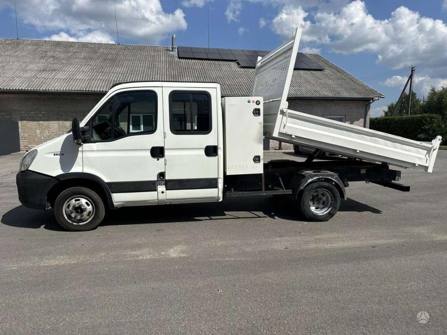 White Iveco Daily 2008 in Taurage, with an engine capacity of 2.30 L and mileage of 235 thousand km for 7200 €, photo 9 on AUTOMOTO.COM.LV