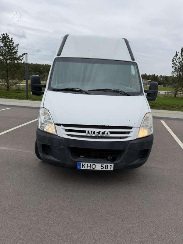 Iveco Daily 2008 in Gargzdai on AUTOMOTO.COM.LV White Iveco Daily 2008 in Gargzdai, with an engine capacity of 2.29 L and mileage of 450 thousand km for 2333 €, photo 4 on AUTOMOTO.COM.LV
