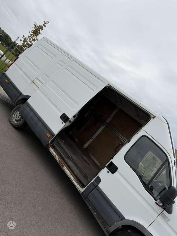 Iveco Daily 2008 in Gargzdai on AUTOMOTO.COM.LV White Iveco Daily 2008 in Gargzdai, with an engine capacity of 2.29 L and mileage of 450 thousand km for 2333 €, photo 10 on AUTOMOTO.COM.LV
