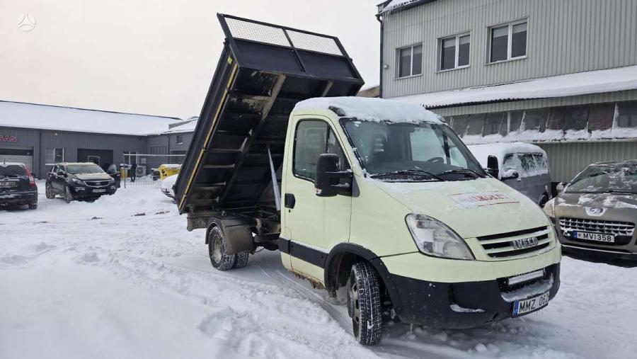 White Iveco Daily 2010 in Utena, with an engine capacity of 3.00 L and mileage of 303 thousand km for 7650 €, photo 2 on AUTOMOTO.COM.LV