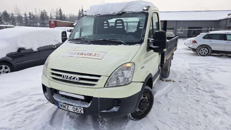 White Iveco Daily 2010 in Utena, with an engine capacity of 3.00 L and mileage of 303 thousand km for 7650 €, photo 3 on AUTOMOTO.COM.LV