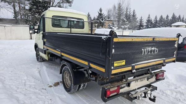 White Iveco Daily 2010 in Utena, with an engine capacity of 3.00 L and mileage of 303 thousand km for 7650 €, photo 5 on AUTOMOTO.COM.LV
