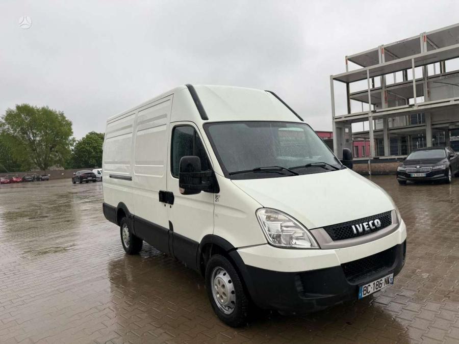 Balts Iveco Daily 2010 Kauņa, ar dzinēja tilpumu 2.30 L un nobraukumu 217 tūkst. km par 4250 €, foto 1 vietnē AUTOMOTO.COM.LV