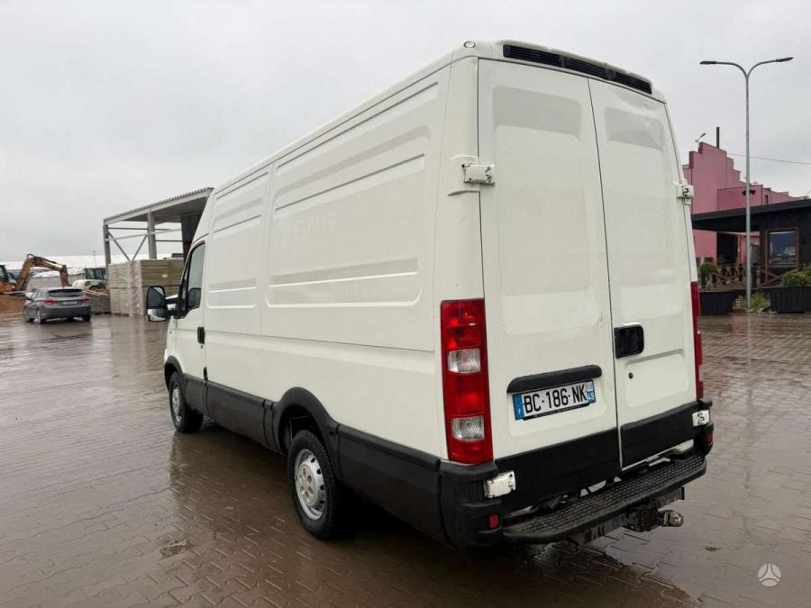 Balts Iveco Daily 2010 Kauņa, ar dzinēja tilpumu 2.30 L un nobraukumu 217 tūkst. km par 4250 €, foto 3 vietnē AUTOMOTO.COM.LV