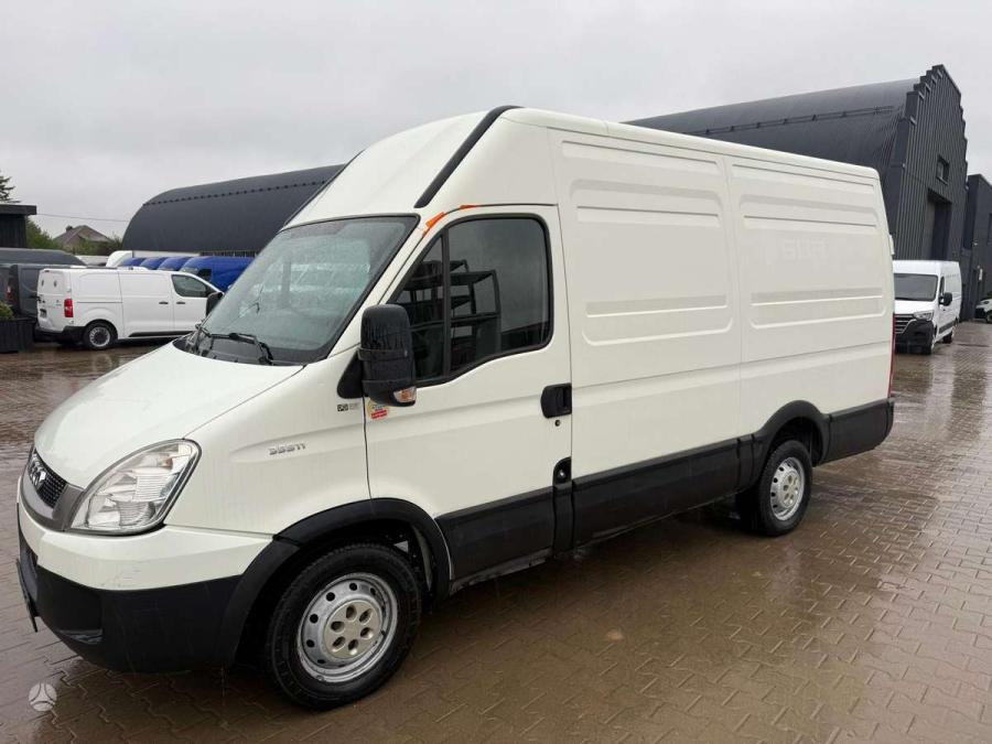 Balts Iveco Daily 2010 Kauņa, ar dzinēja tilpumu 2.30 L un nobraukumu 217 tūkst. km par 4250 €, foto 9 vietnē AUTOMOTO.COM.LV