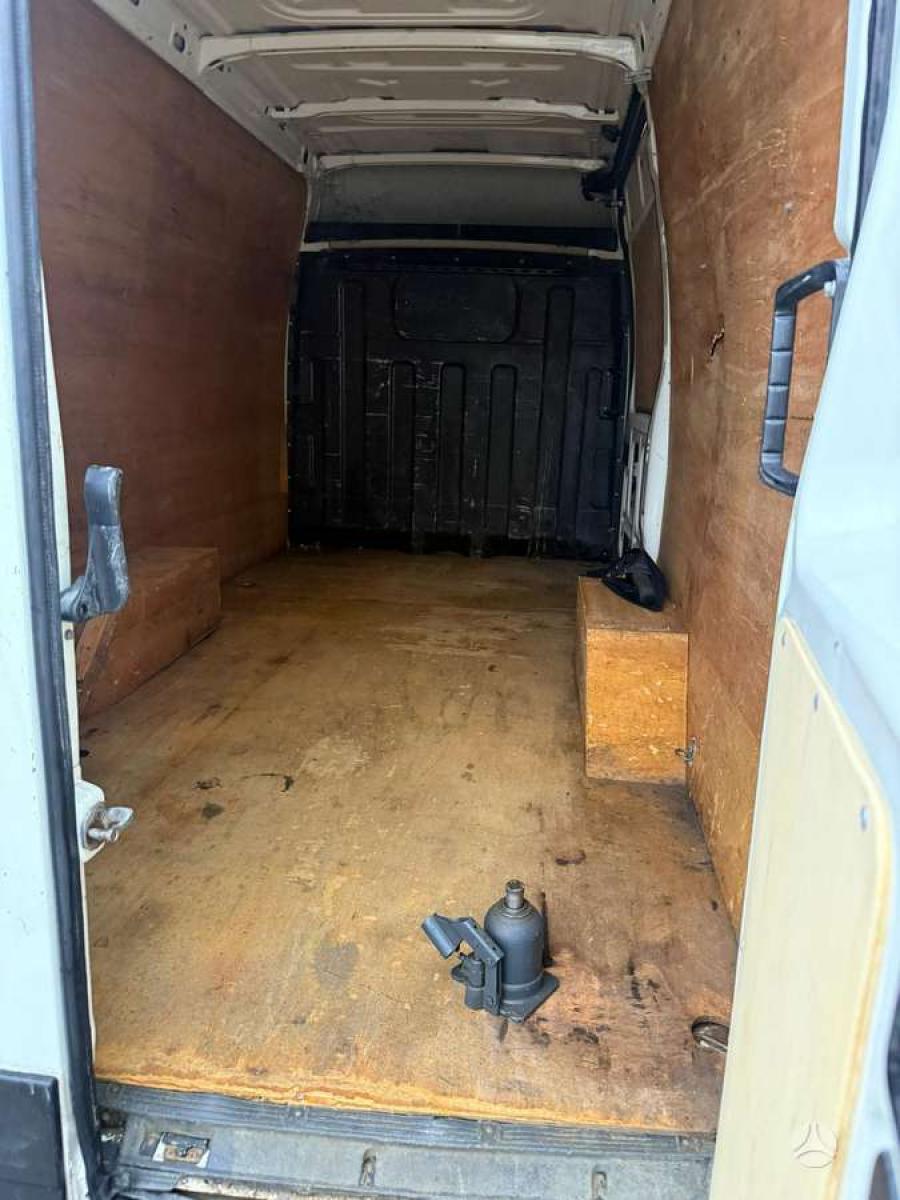 Balts Iveco Daily 2010 Kauņa, ar dzinēja tilpumu 2.30 L un nobraukumu 217 tūkst. km par 4250 €, foto 17 vietnē AUTOMOTO.COM.LV