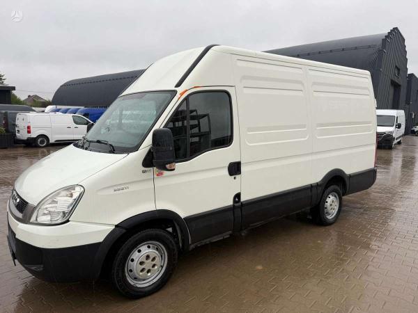 Balts Iveco Daily 2010 Kauņa, ar dzinēja tilpumu 2.30 L un nobraukumu 217 tūkst. km par 3800 €, foto 1 vietnē AUTOMOTO.COM.LV