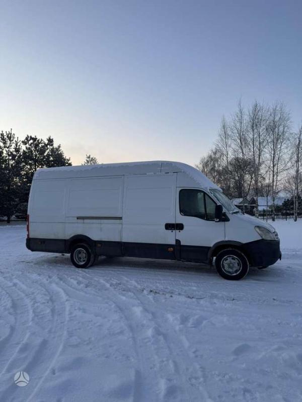 White Iveco Daily 2011 in Jurbarkas, with an engine capacity of 3.00 L and mileage of 355 thousand km for 5500 €, photo 3 on AUTOMOTO.COM.LV