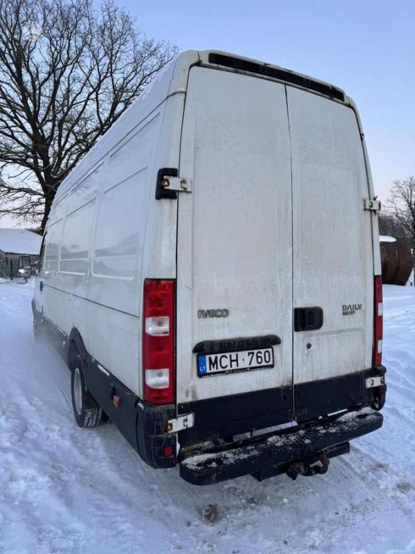 White Iveco Daily 2011 in Jurbarkas, with an engine capacity of 3.00 L and mileage of 355 thousand km for 5500 €, photo 6 on AUTOMOTO.COM.LV