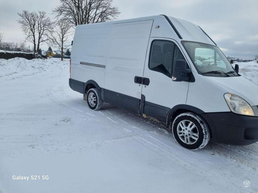 White Iveco Daily 2011 in Taurage, with an engine capacity of 3.00 L and mileage of 359 thousand km for 4900 €, photo 4 on AUTOMOTO.COM.LV
