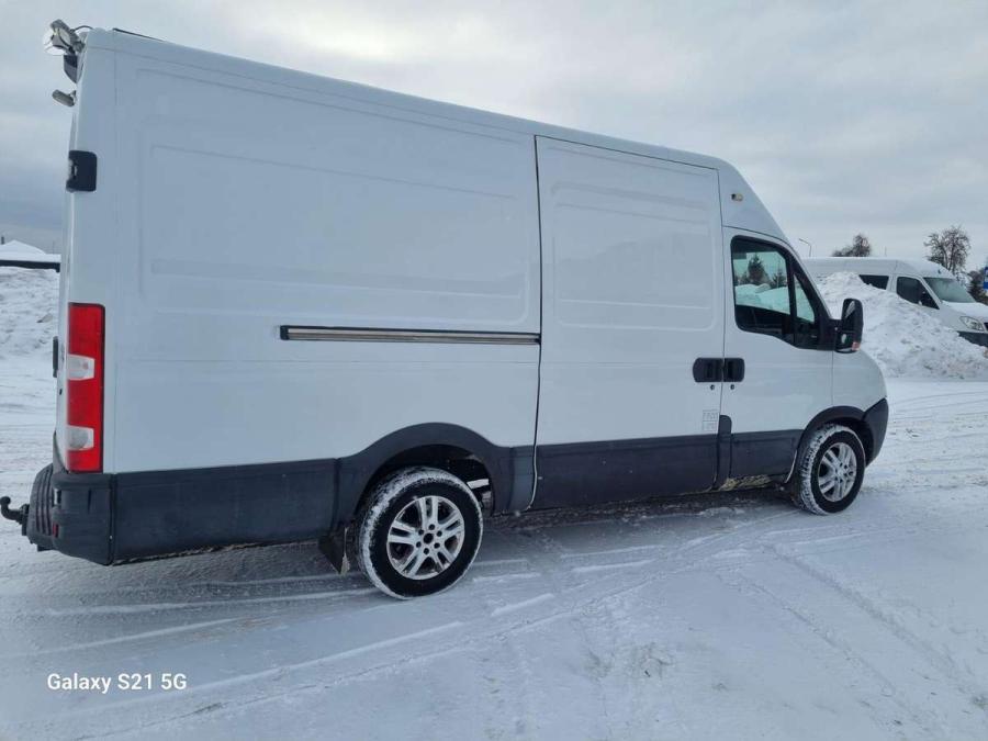 White Iveco Daily 2011 in Taurage, with an engine capacity of 3.00 L and mileage of 359 thousand km for 4900 €, photo 5 on AUTOMOTO.COM.LV