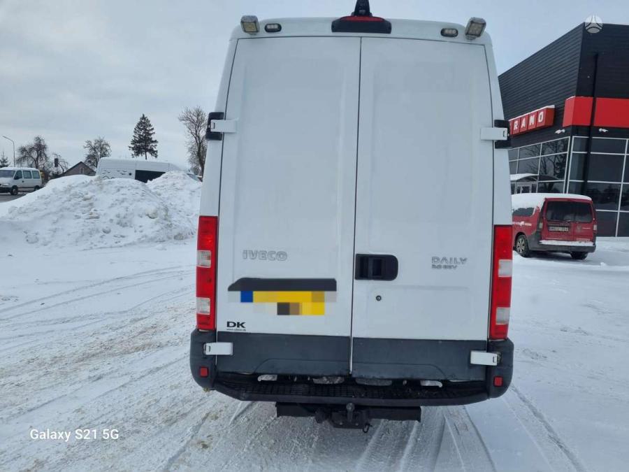 White Iveco Daily 2011 in Taurage, with an engine capacity of 3.00 L and mileage of 359 thousand km for 4900 €, photo 6 on AUTOMOTO.COM.LV