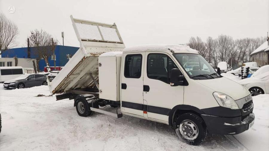 Balts Iveco Daily 2012 Klaipėda, ar dzinēja tilpumu 2.29 L un nobraukumu 137 tūkst. km par 12450 €, foto 1 vietnē AUTOMOTO.COM.LV