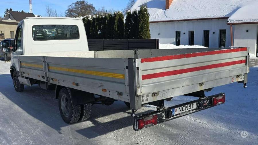 White Iveco Daily 2012 in Raseiniai, with an engine capacity of 2.29 L and mileage of 339 thousand km for 9650 €, photo 5 on AUTOMOTO.COM.LV