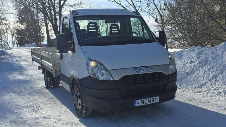 White Iveco Daily 2012 in Raseiniai, with an engine capacity of 2.29 L and mileage of 339 thousand km for 9650 €, photo 6 on AUTOMOTO.COM.LV