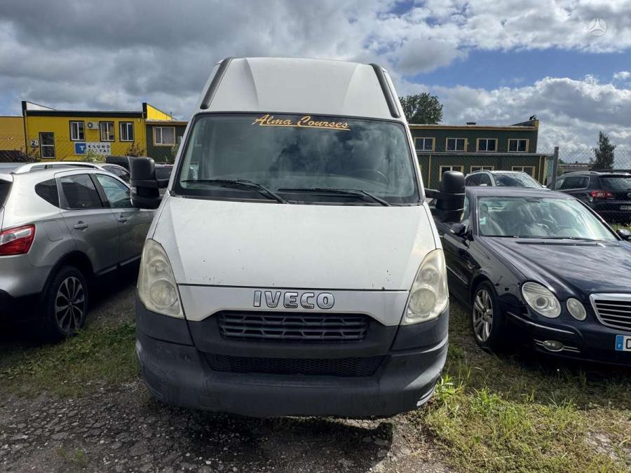 Balts Iveco Daily 2012 Tauragė, ar dzinēja tilpumu 2.30 L un nobraukumu 301 tūkst. km par 2650 €, foto 4 vietnē AUTOMOTO.COM.LV