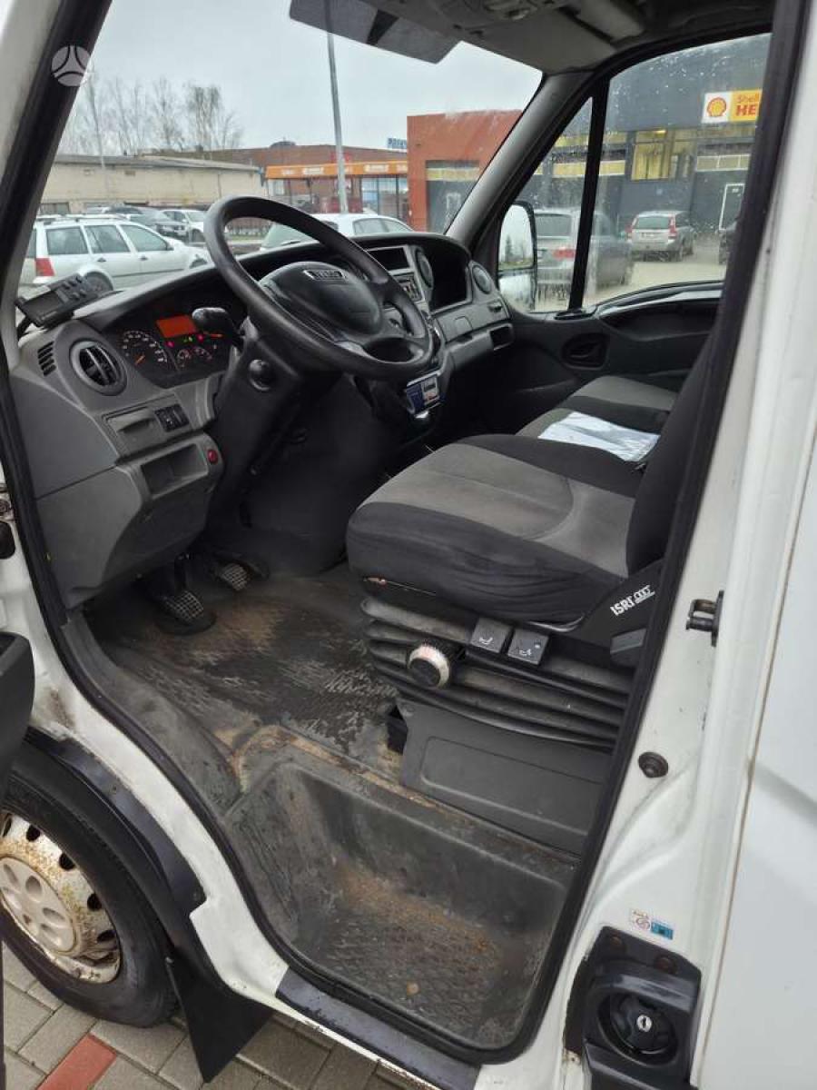 White Iveco Daily 2012 in Telschi, with an engine capacity of 3.00 L and mileage of 687 thousand km for 5445 €, photo 8 on AUTOMOTO.COM.LV