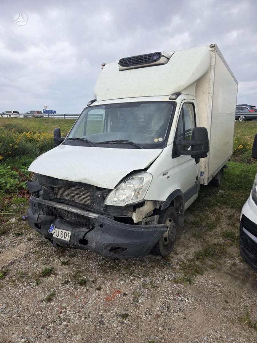 White Iveco Daily 2012 in Klaipeda, with an engine capacity of 3.00 L and mileage of 420 thousand km for 3700 €, photo 3 on AUTOMOTO.COM.LV