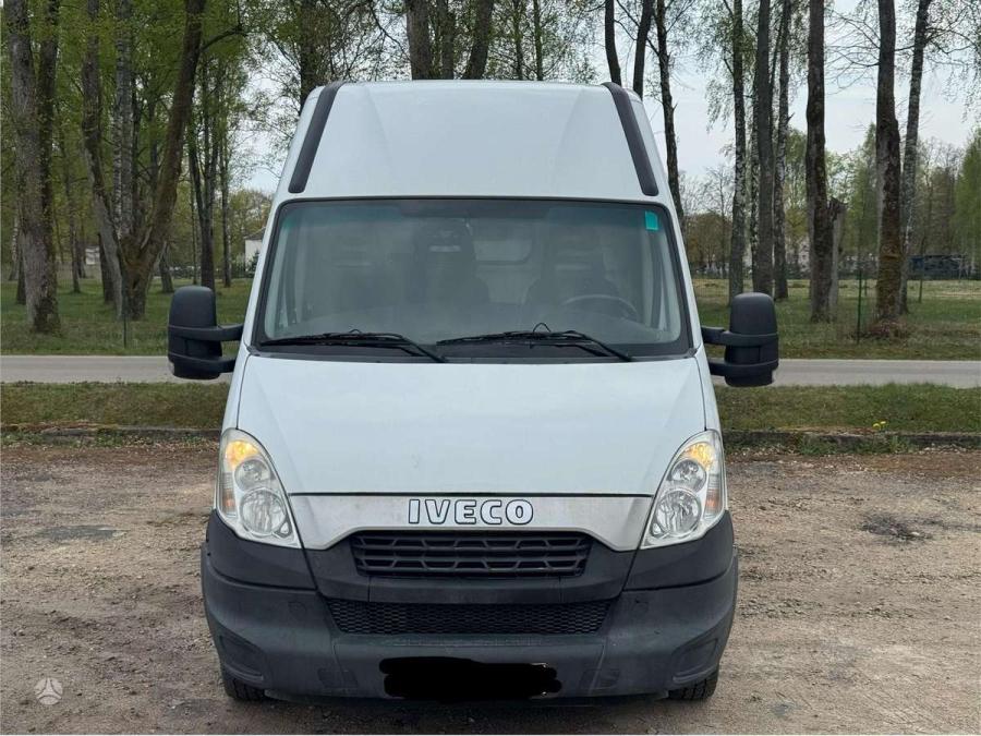 White Iveco Daily 2012 in Taurage, with an engine capacity of 2.30 L and mileage of 268 thousand km for 4250 €, photo 4 on AUTOMOTO.COM.LV