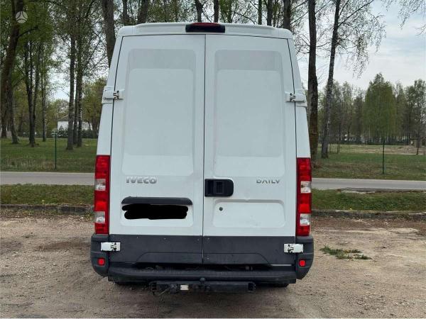 White Iveco Daily 2012 in Taurage, with an engine capacity of 2.30 L and mileage of 268 thousand km for 4250 €, photo 7 on AUTOMOTO.COM.LV