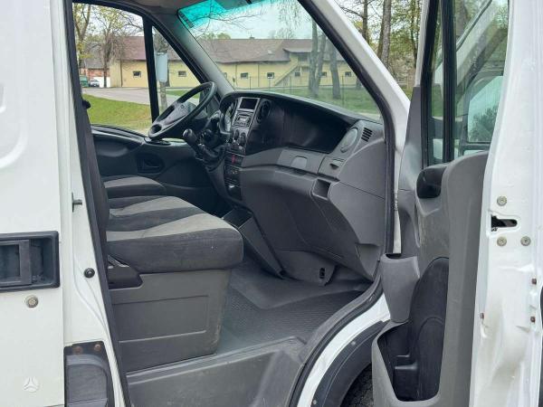White Iveco Daily 2012 in Taurage, with an engine capacity of 2.30 L and mileage of 268 thousand km for 4250 €, photo 10 on AUTOMOTO.COM.LV