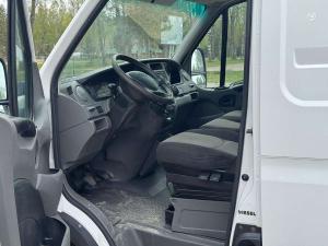 White Iveco Daily 2012 in Taurage, with an engine capacity of 2.30 L and mileage of 268 thousand km for 4250 €, photo 11 on AUTOMOTO.COM.LV