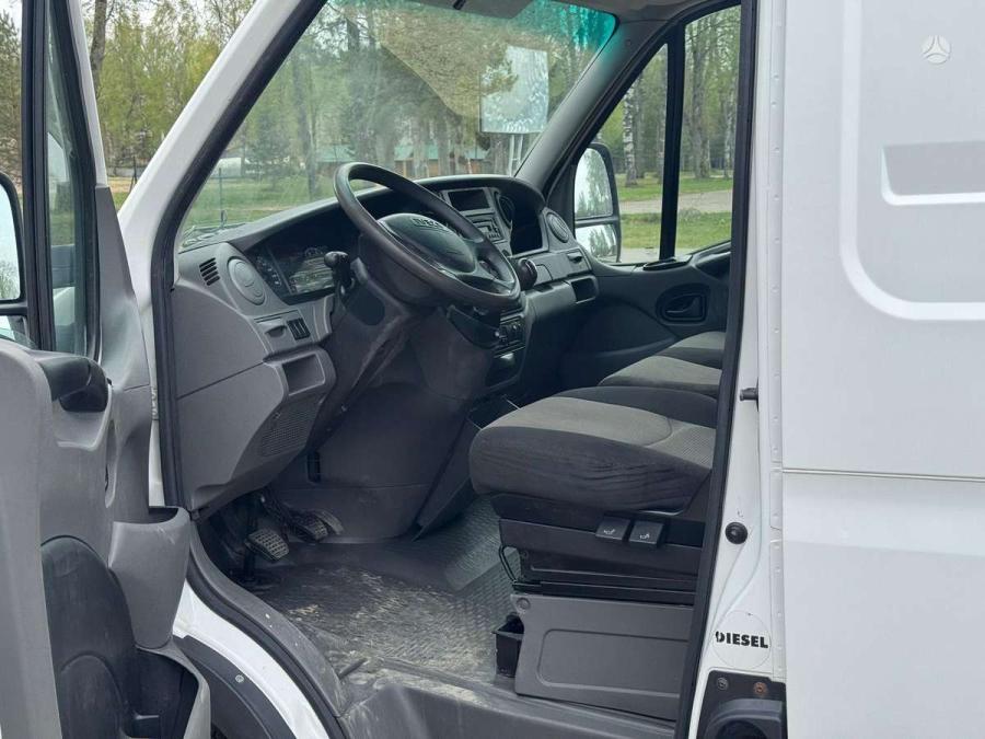 White Iveco Daily 2012 in Taurage, with an engine capacity of 2.30 L and mileage of 268 thousand km for 4250 €, photo 11 on AUTOMOTO.COM.LV