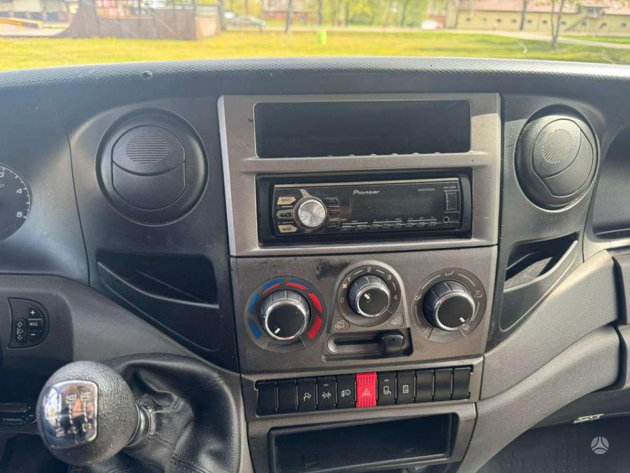 White Iveco Daily 2012 in Taurage, with an engine capacity of 2.30 L and mileage of 268 thousand km for 4250 €, photo 14 on AUTOMOTO.COM.LV