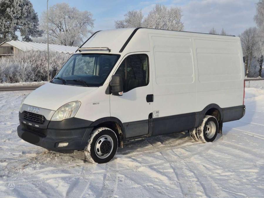 Balts Iveco Daily 2013 Tauragė, ar dzinēja tilpumu 3.00 L un nobraukumu 280 tūkst. km par 5300 €, foto 1 vietnē AUTOMOTO.COM.LV