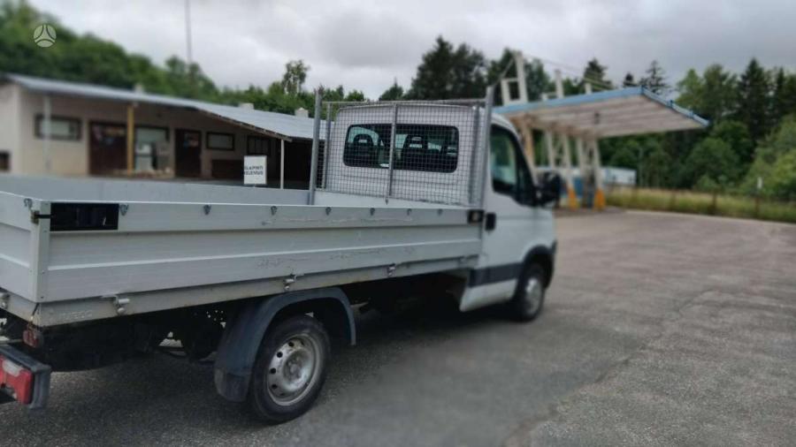 White Iveco Daily 2014 in Utena, with an engine capacity of 2.30 L and mileage of 187 thousand km for 5900 €, photo 5 on AUTOMOTO.COM.LV