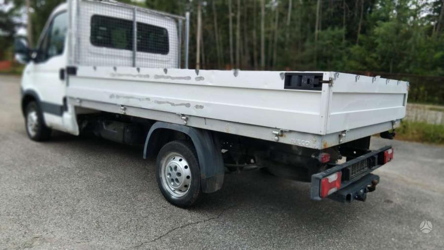 White Iveco Daily 2014 in Utena, with an engine capacity of 2.30 L and mileage of 187 thousand km for 5900 €, photo 7 on AUTOMOTO.COM.LV